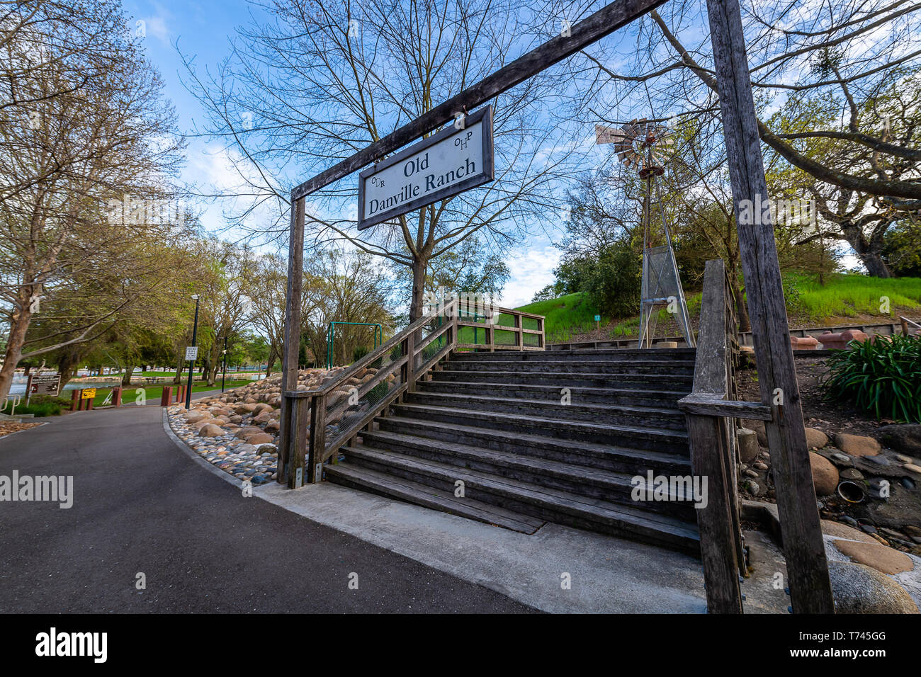 Golden oak ranch hi-res stock photography and images - Alamy