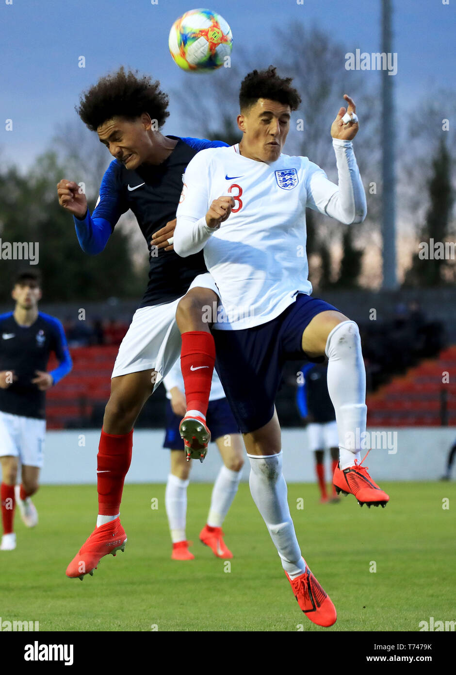 Enzo Millot of France with Haydon Roberts of England during the 2019 ...