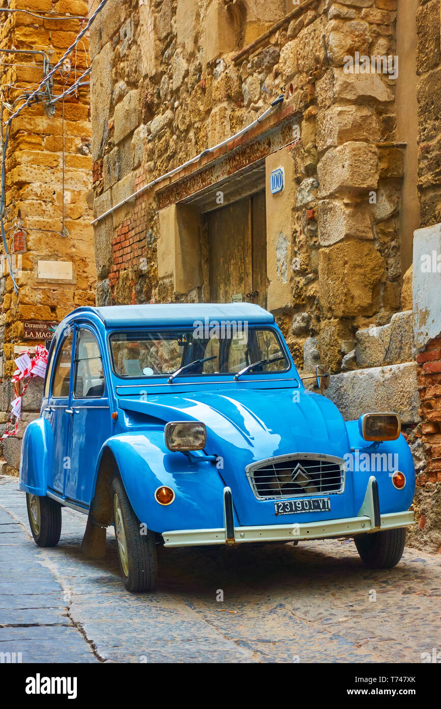 Old classic car citroën 2cv hi-res stock photography and images - Alamy