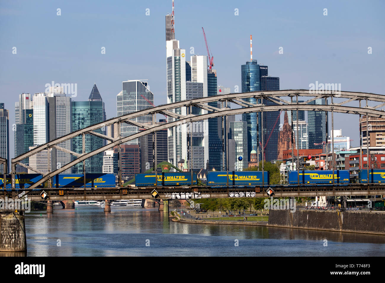 Frankfurt am Main, view of the downtown skyline, Floesserbruecke ...