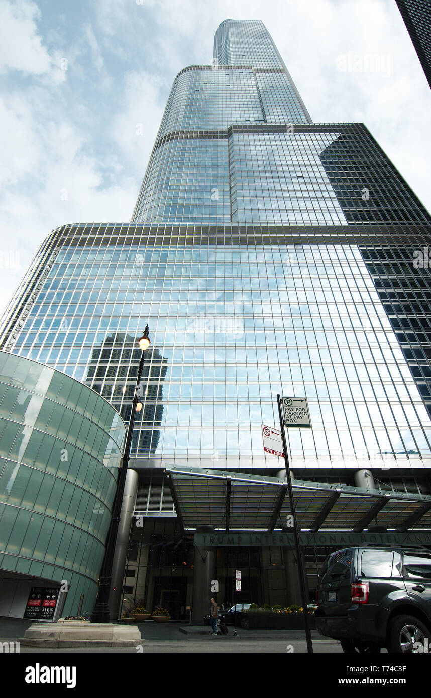 Chicago, Illinois, USA - 2019: View of the Trump International Hotel ...
