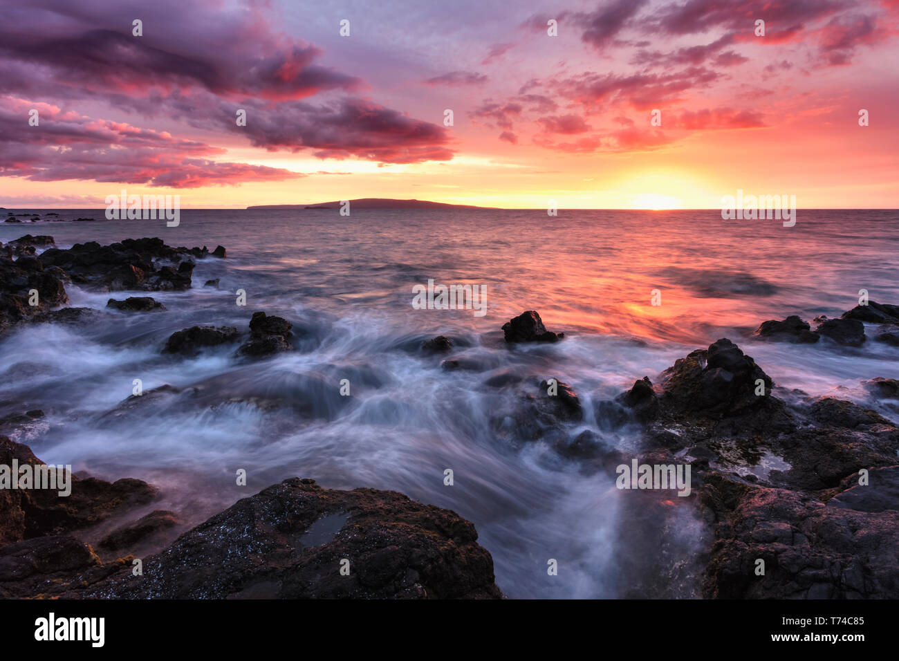 Hawaii, Red And Yellow Sunset High Resolution Stock Photography and ...