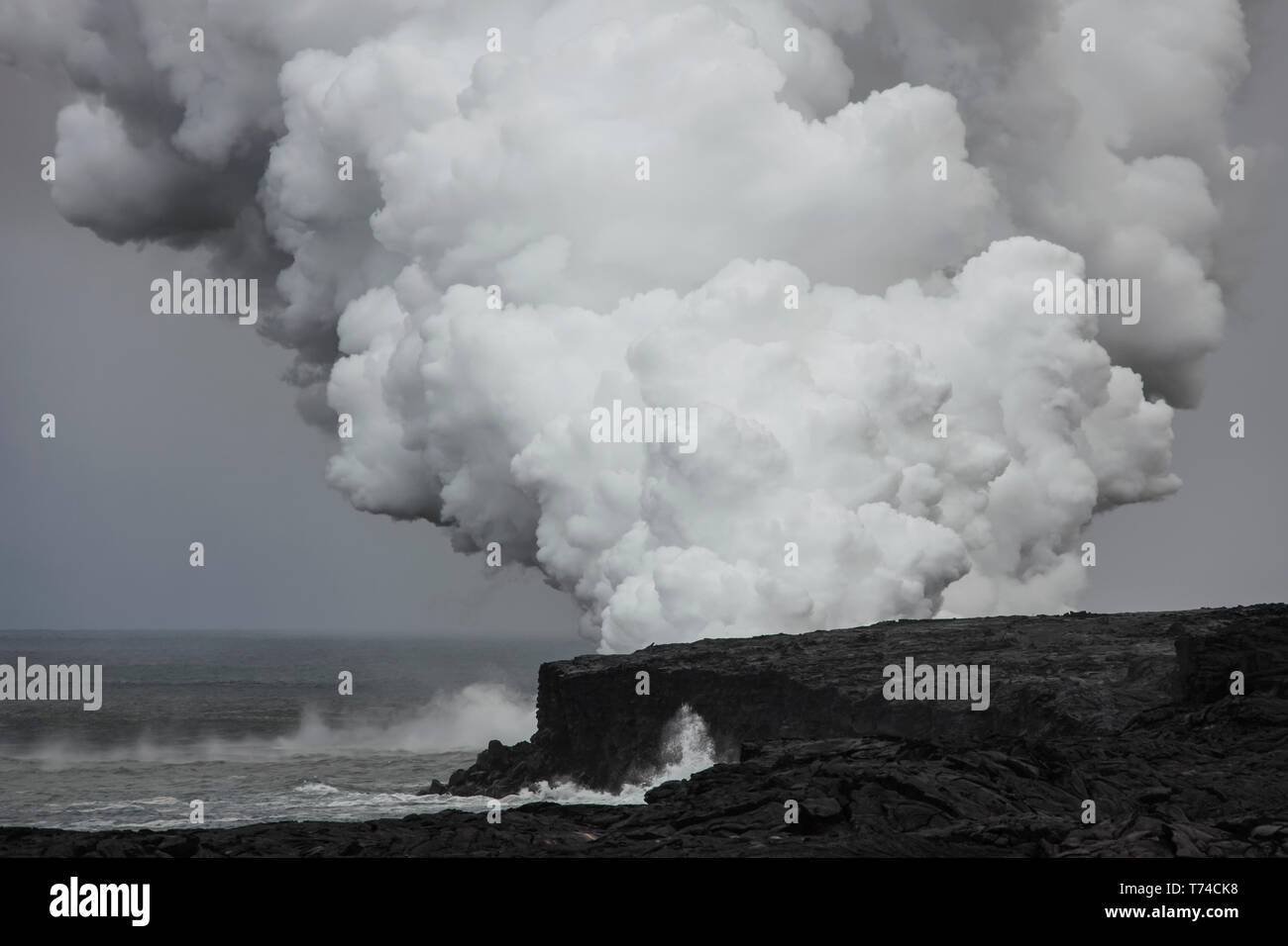 Volcano smoke hi-res stock photography and images - Alamy