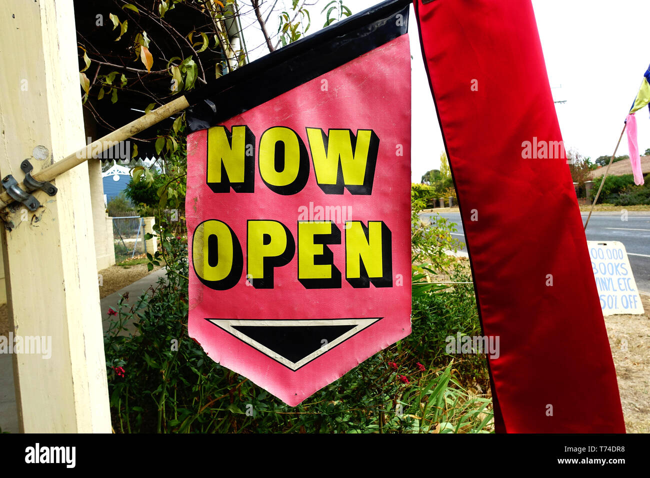 Now open sign hi-res stock photography and images - Alamy