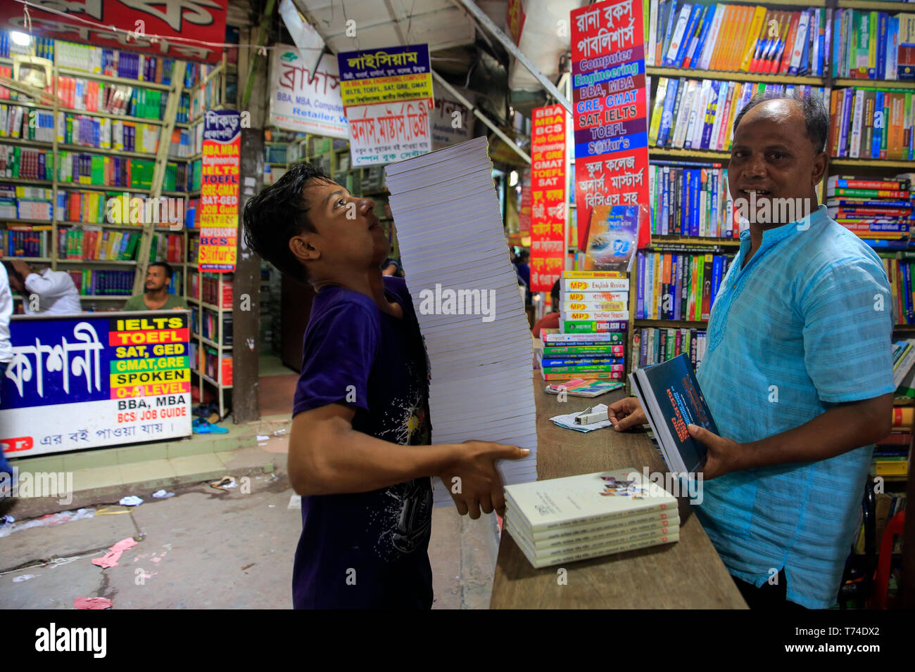 Bookshops at Nilkhet Book Market in Dhaka, Bangladesh Stock Photo - Alamy