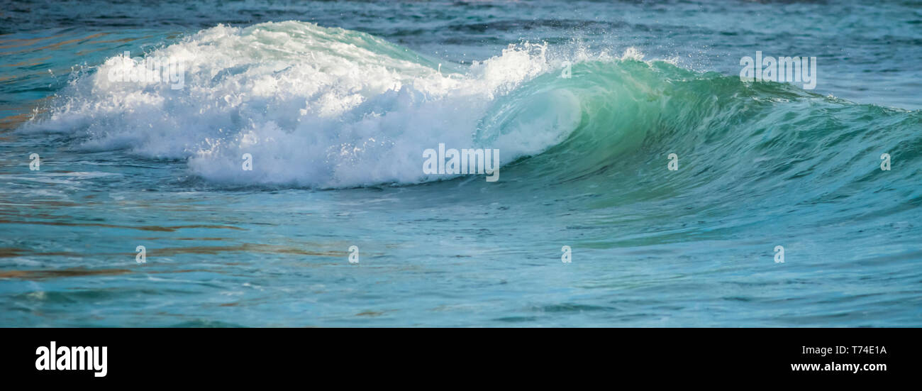 Non breaking wave hi-res stock photography and images - Alamy