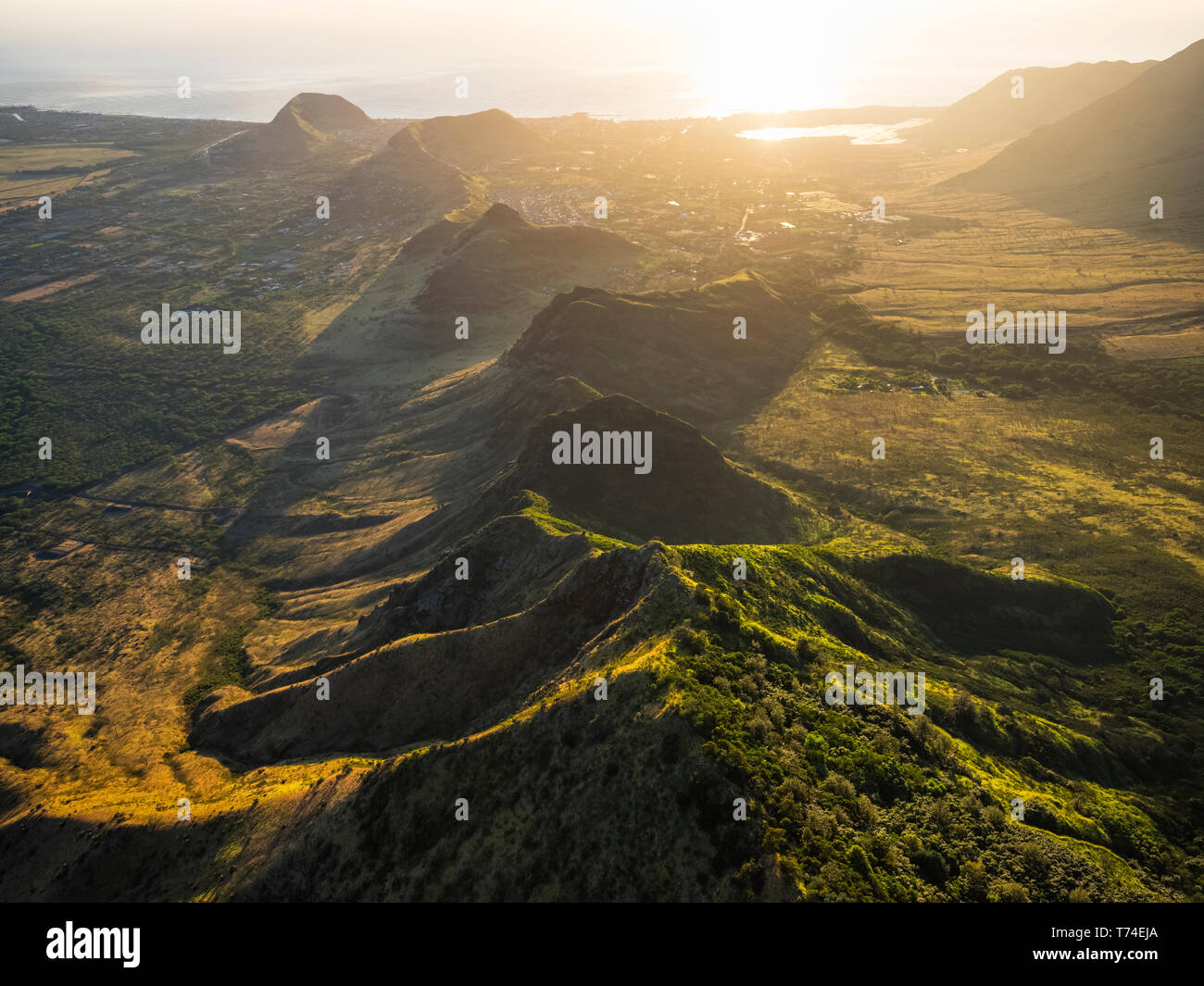 Oahu sunset mountain hi-res stock photography and images - Alamy