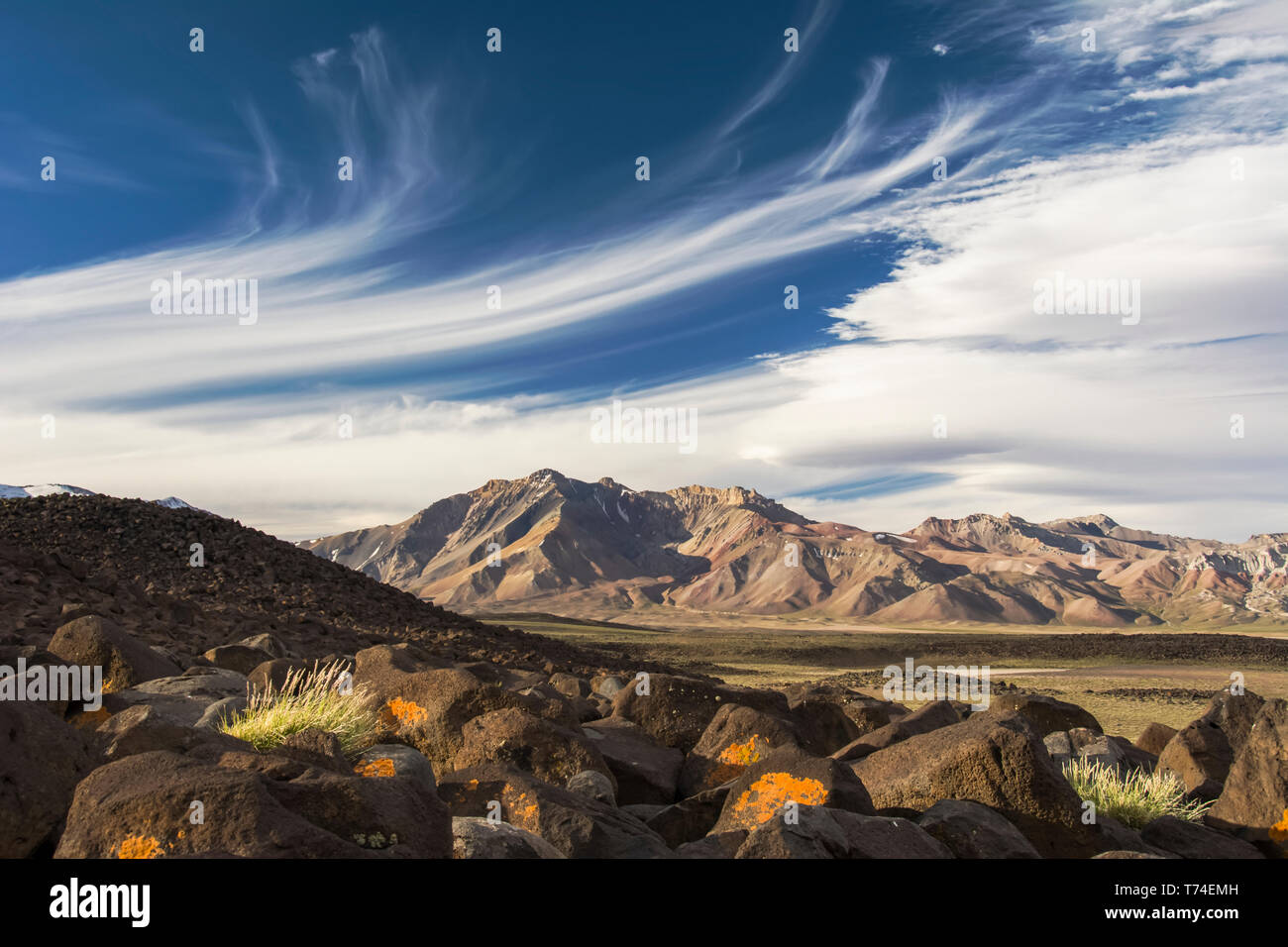 Cirrus mountain hi-res stock photography and images - Alamy