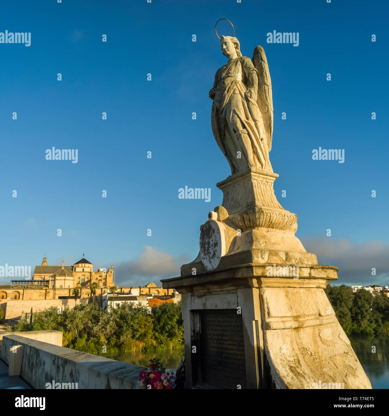 Roman style statue hi-res stock photography and images - Alamy