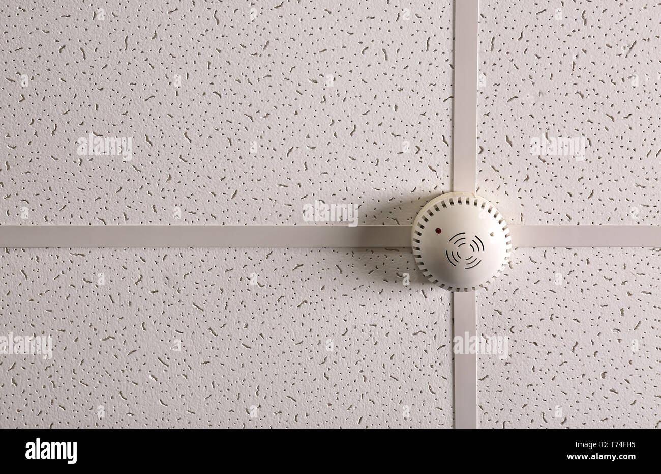 Smoke detector on ceiling hi-res stock photography and images - Alamy