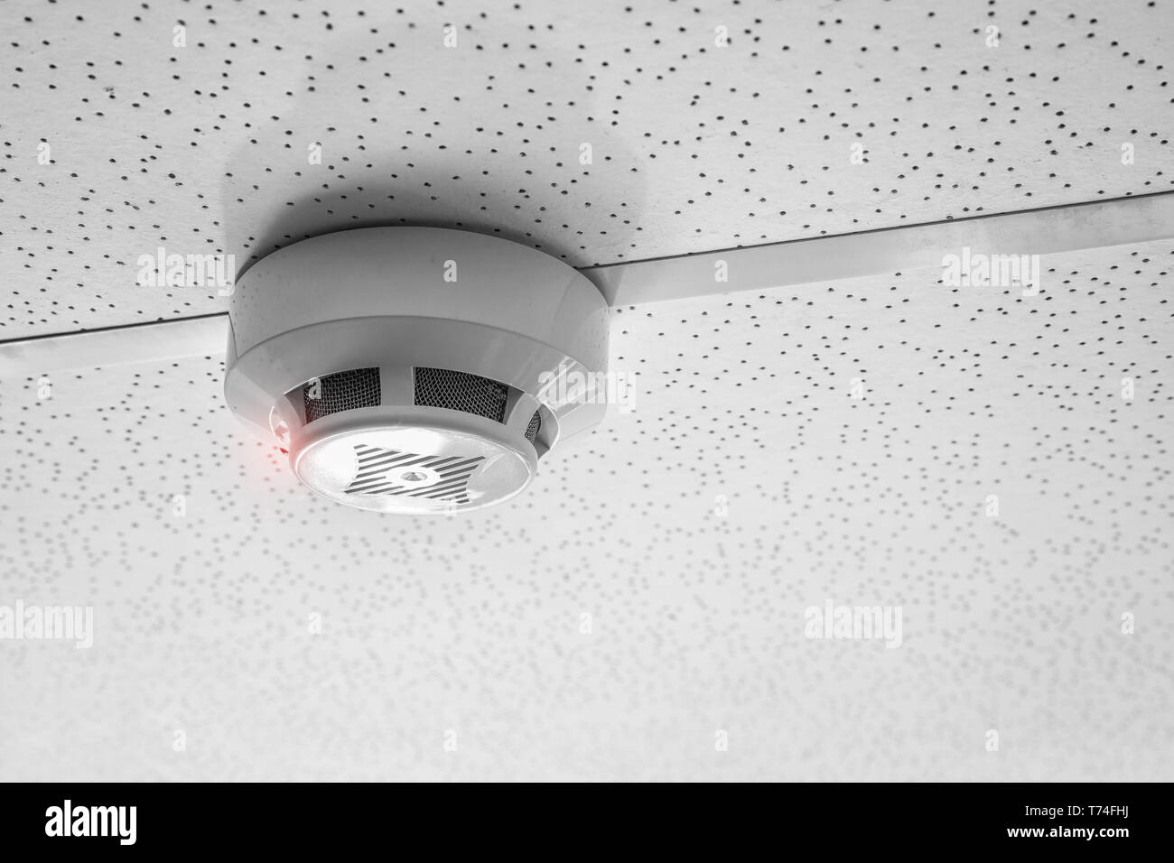 Smoke detector on ceiling Stock Photo - Alamy
