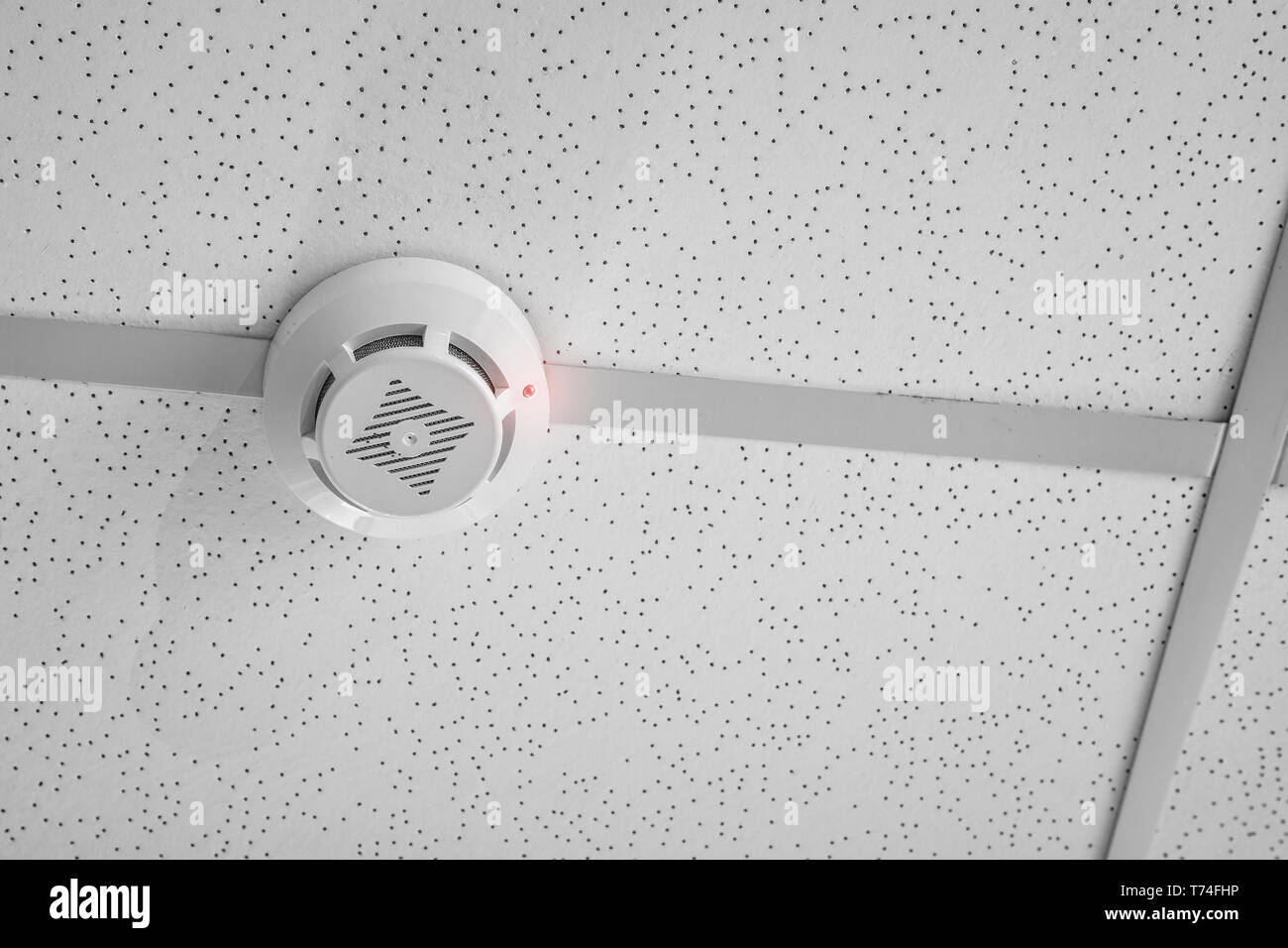 Smoke detector on ceiling Stock Photo - Alamy