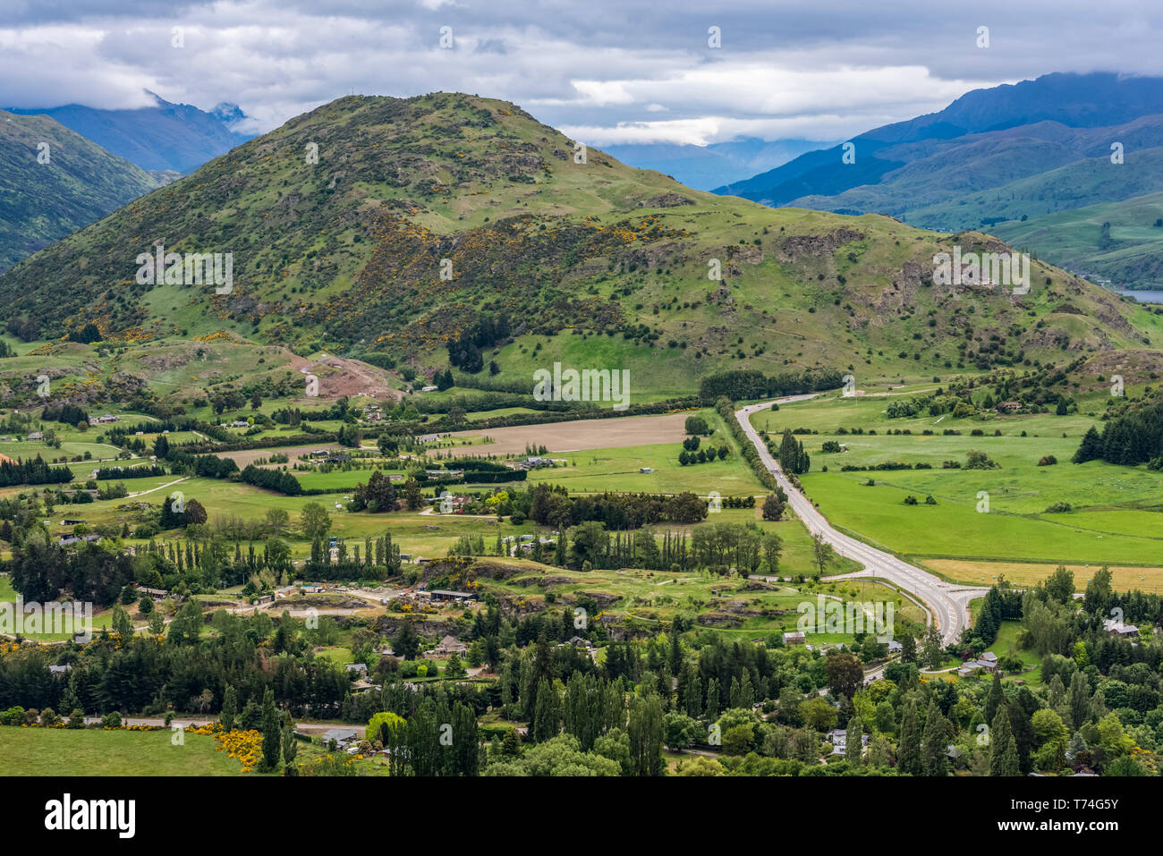 Arrow junction hi-res stock photography and images - Alamy