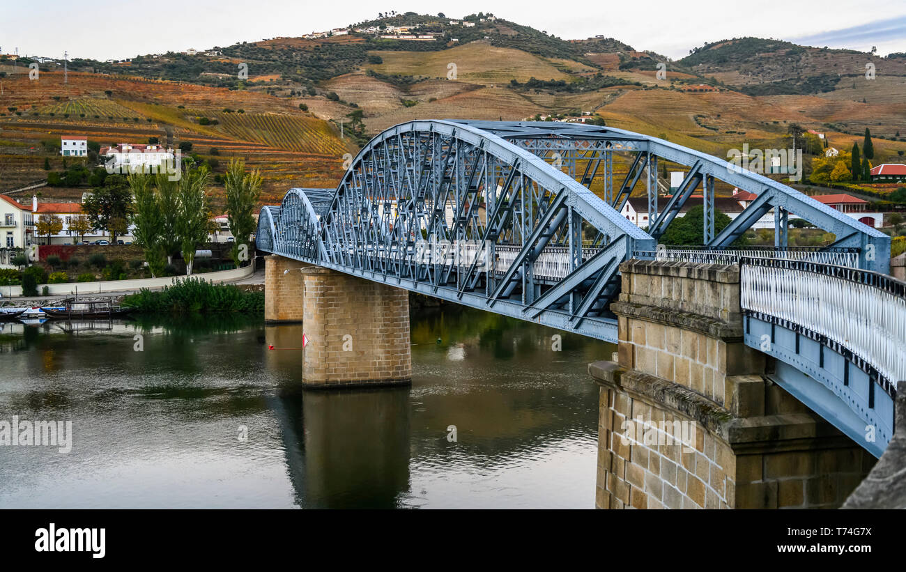 Blue mountain crossing hi-res stock photography and images - Alamy