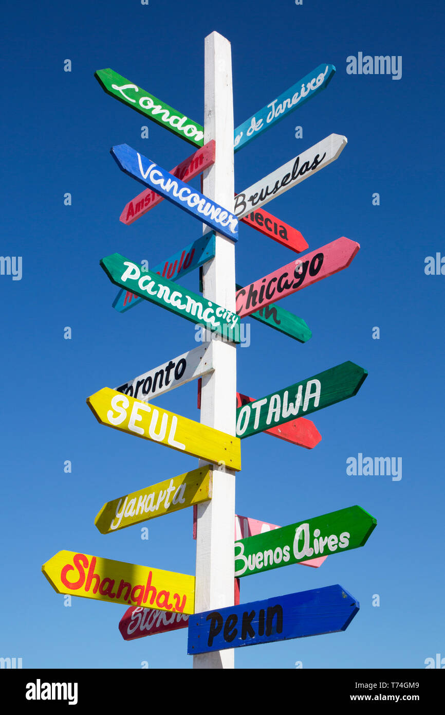 Arrow signs with mileage hi-res stock photography and images - Alamy