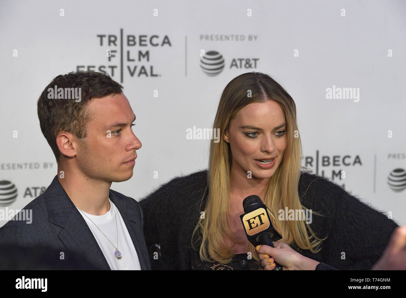 Margot robbie finn cole hi-res stock photography and images - Alamy