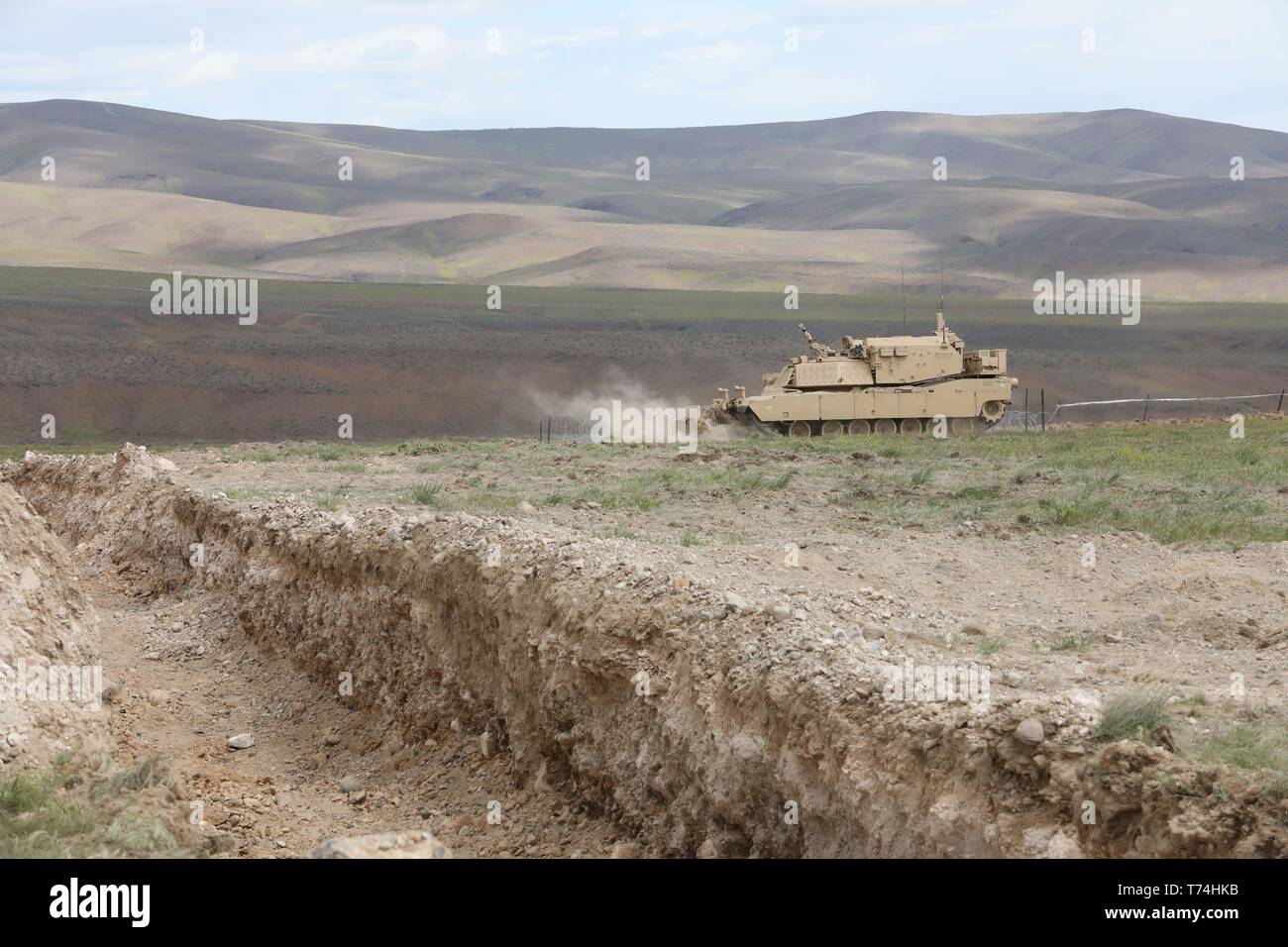 Assaut Breach Vehicles remotely controlled by U.S. Marines with 1st ...