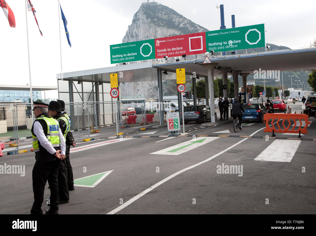 Aduana at the border hi-res stock photography and images - Alamy
