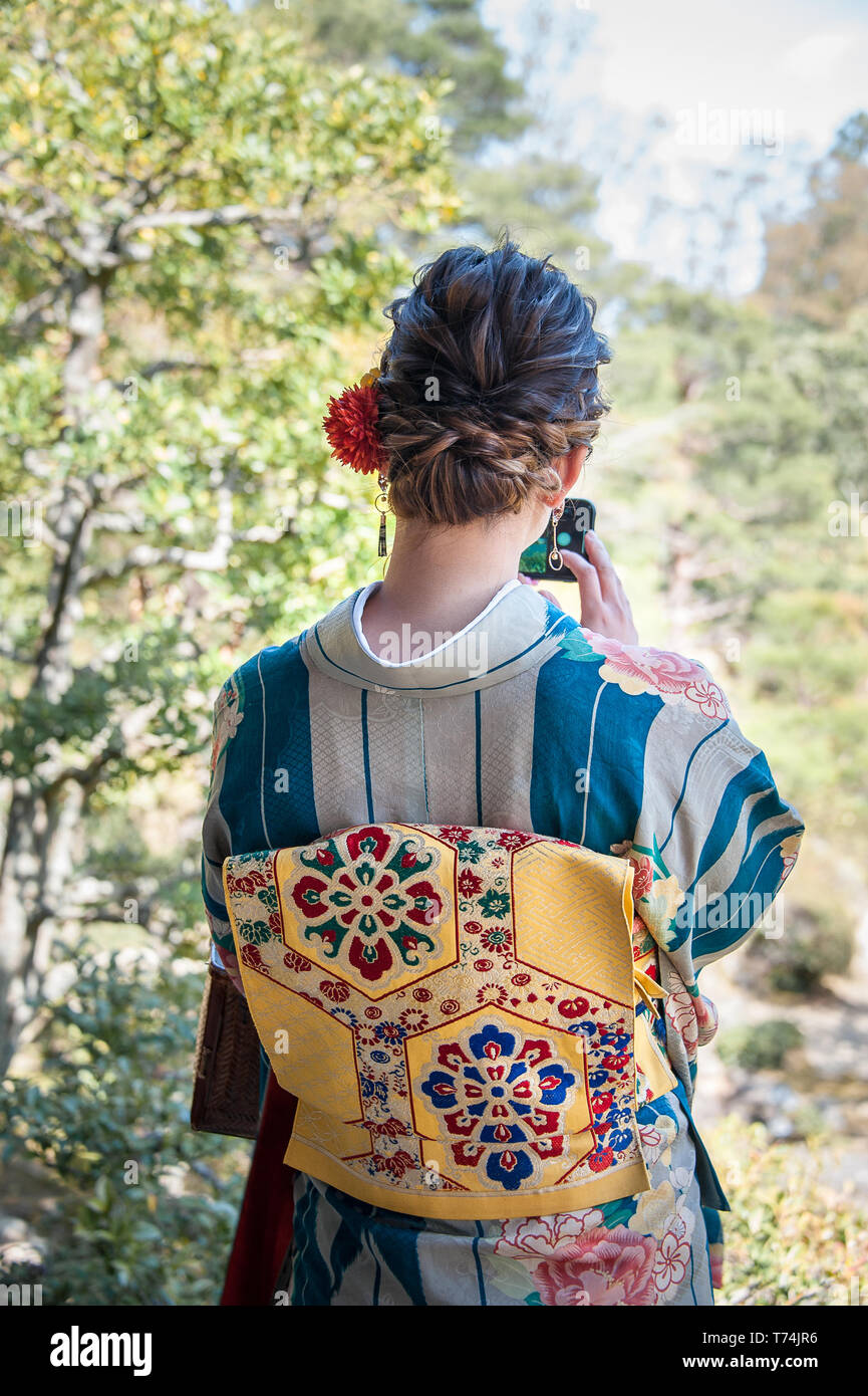 Rear view woman wearing kimono hi-res stock photography and images - Alamy