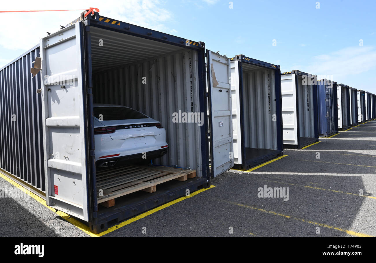 Bremerhaven, Germany. 24th Apr, 2019. A Porsche vehicle is standing in ...