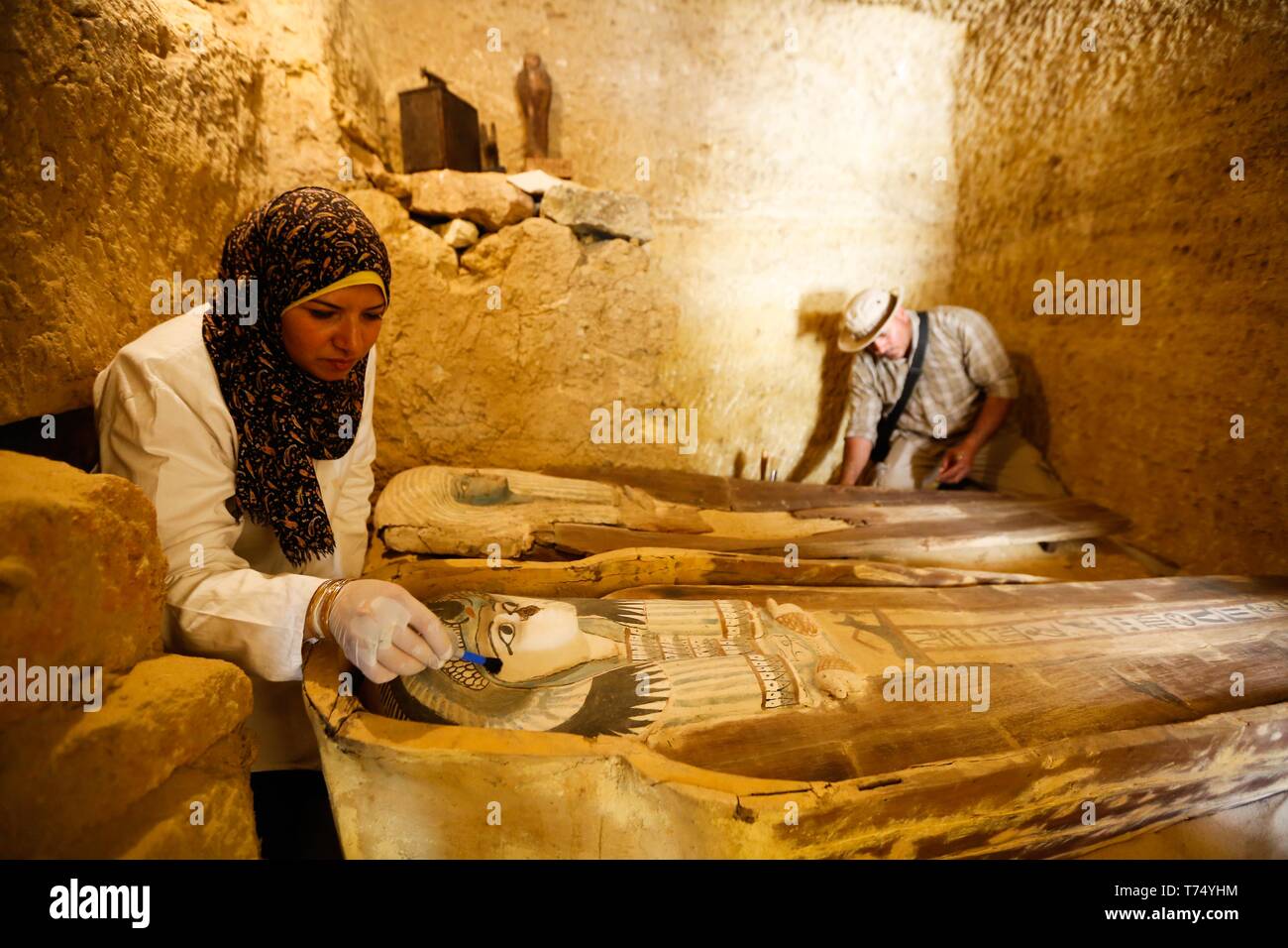 Giza, Egypt. 04th May, 2019. Egyptian archaeological experts work on a ...