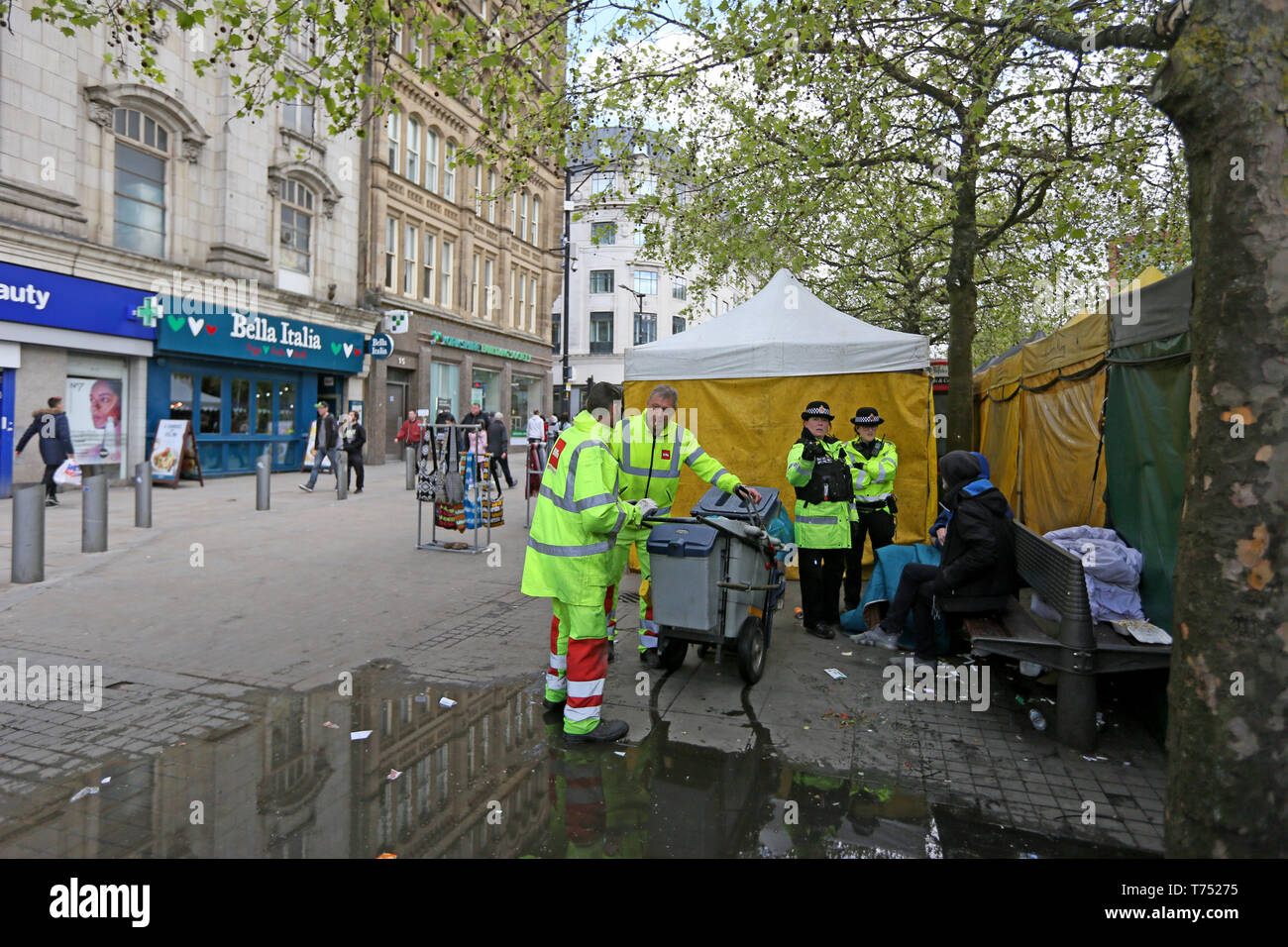 Rough sleepers manchester uk hi-res stock photography and images - Alamy
