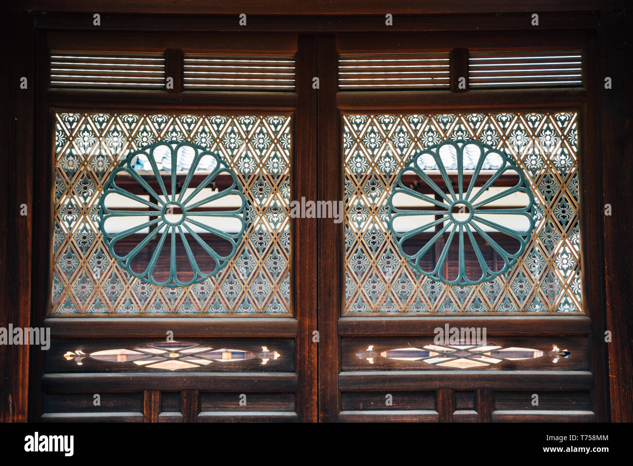 Toji temple kyoto gate hi-res stock photography and images - Alamy