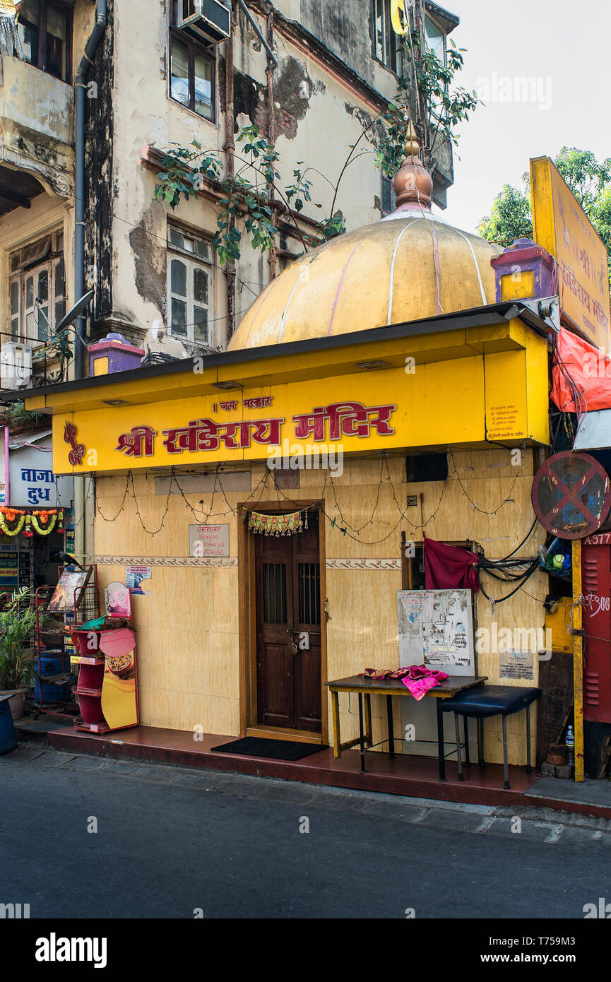 Walkeshwar temple temple hi-res stock photography and images - Alamy