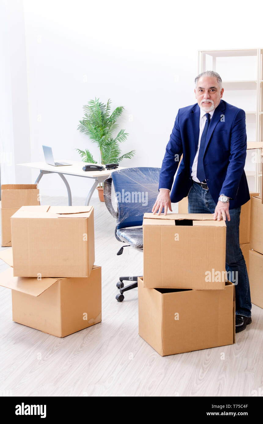 Aged businessman moving to new workplace Stock Photo - Alamy