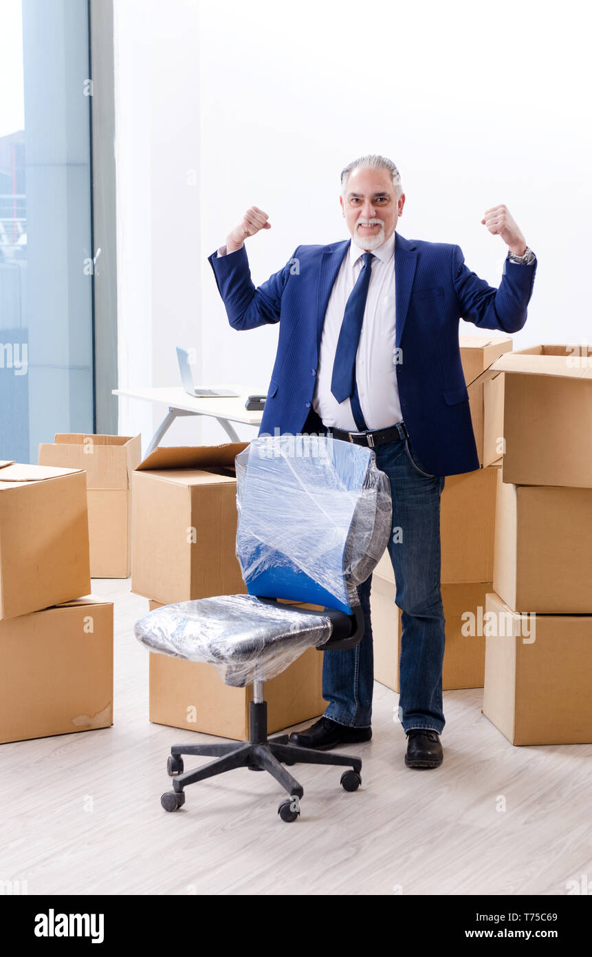 Aged businessman moving to new workplace Stock Photo - Alamy