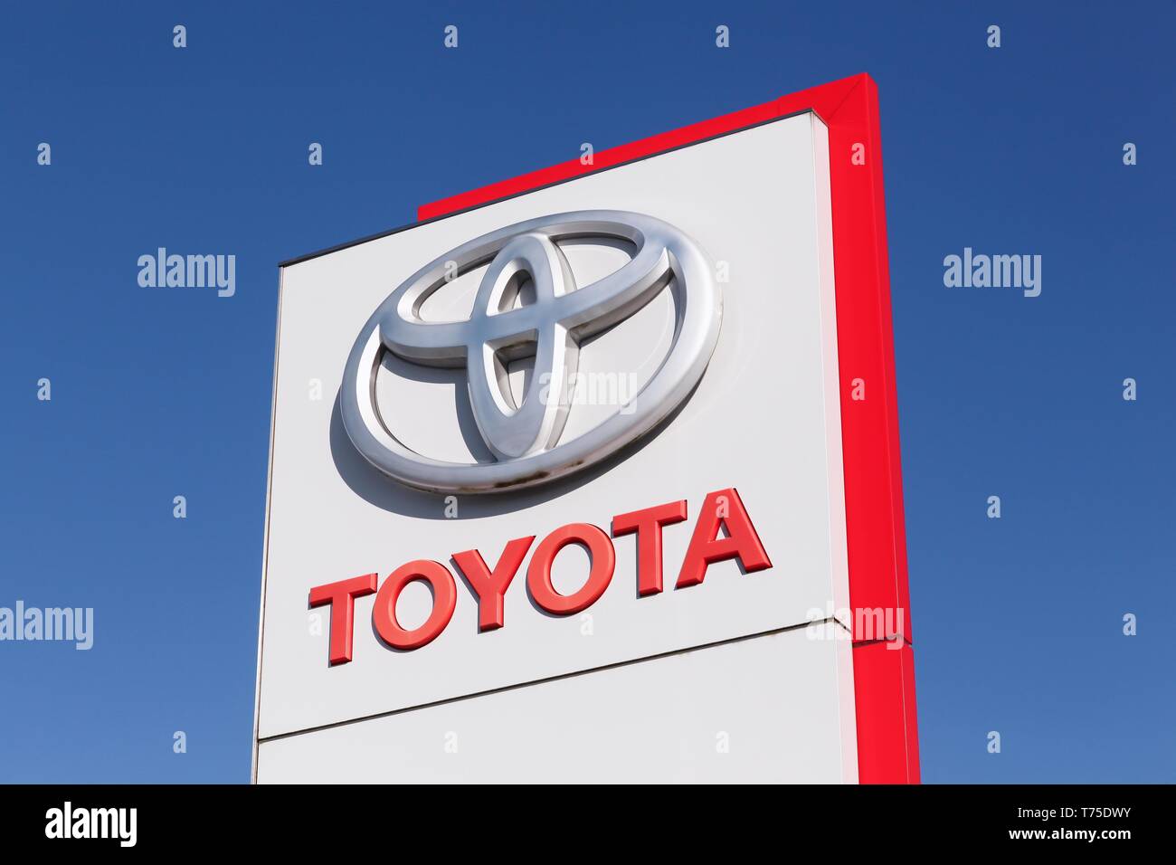 Toyota signage hi-res stock photography and images - Alamy