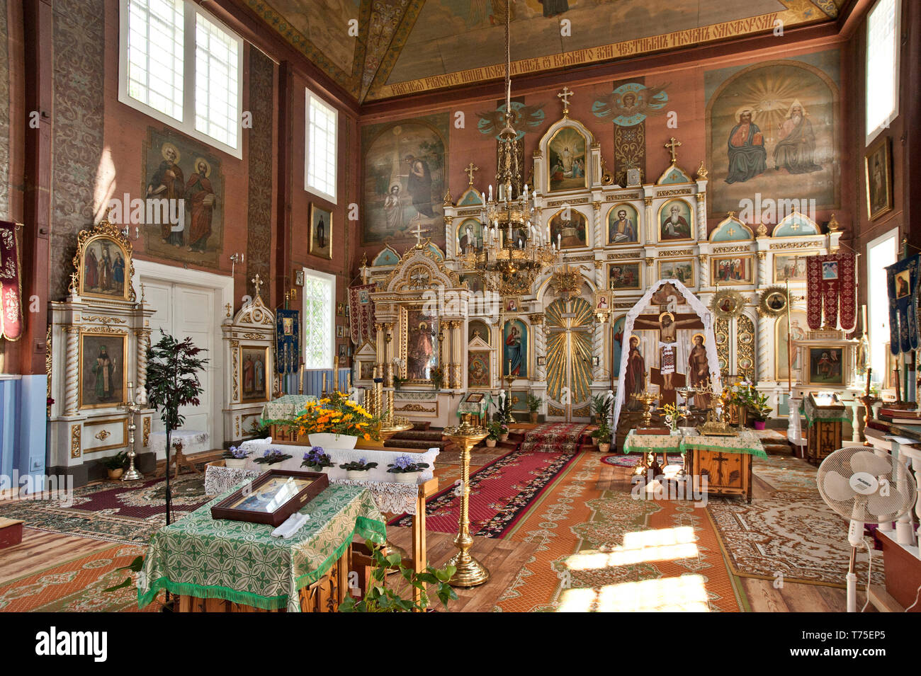 Iconostasis in orthodox church Stock Photo - Alamy