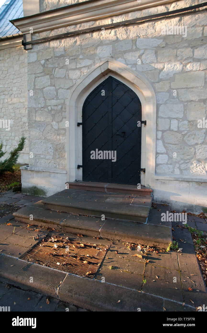 Side entrance to church hi-res stock photography and images - Alamy