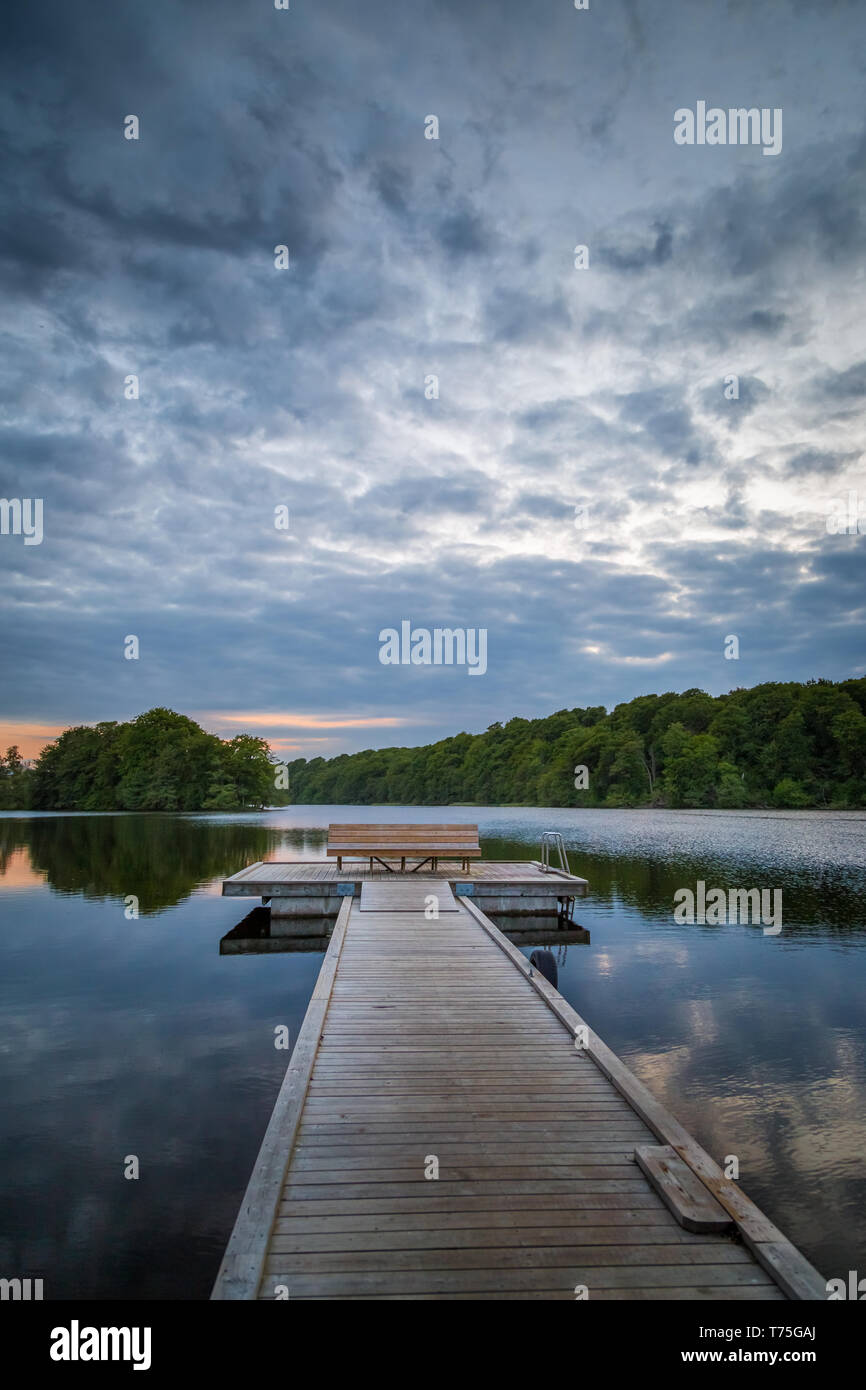 Floating platform in lake hi-res stock photography and images - Alamy