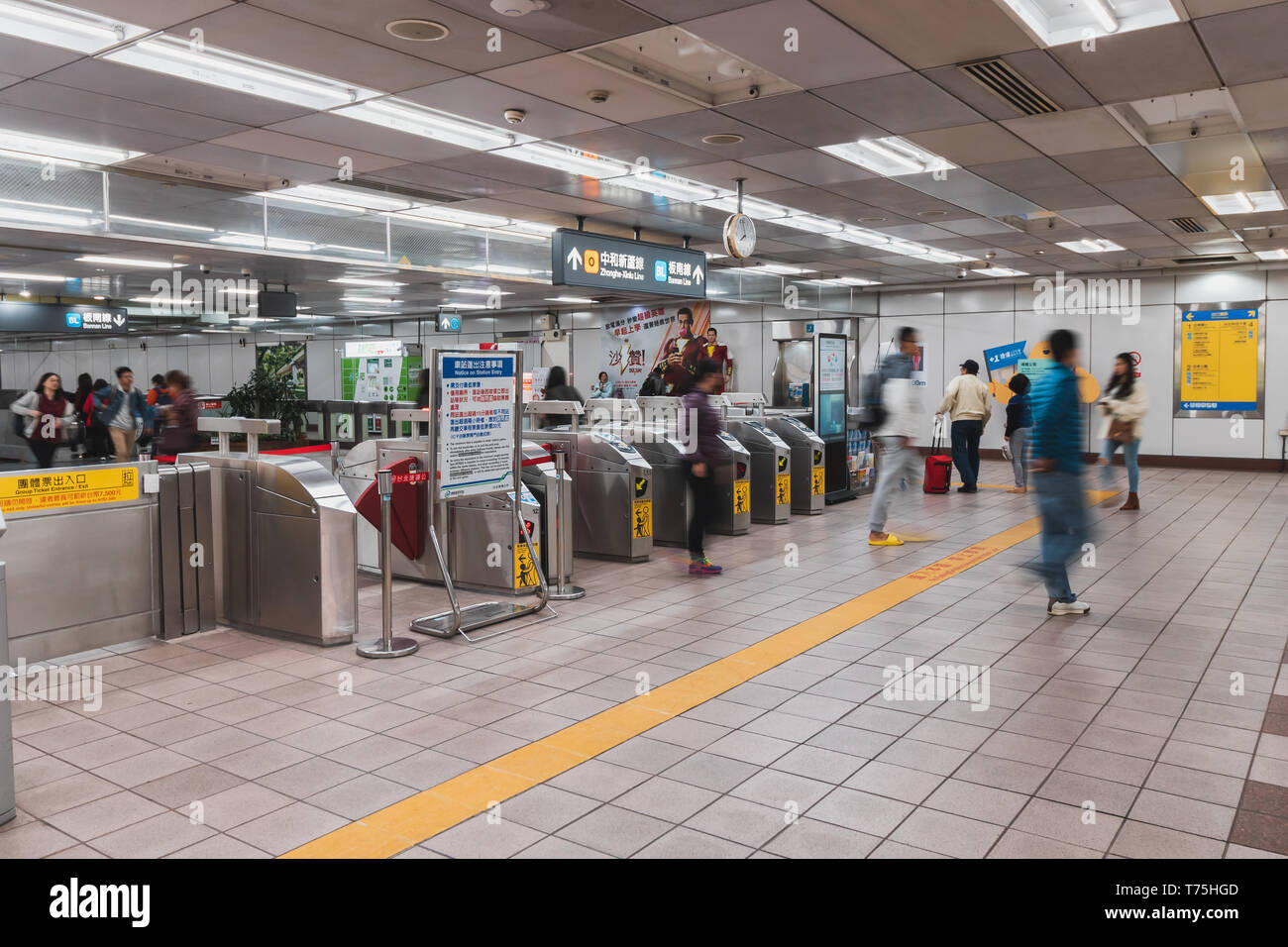 Motion blur of Crowd of commuter passing through ticket gate and enter ...