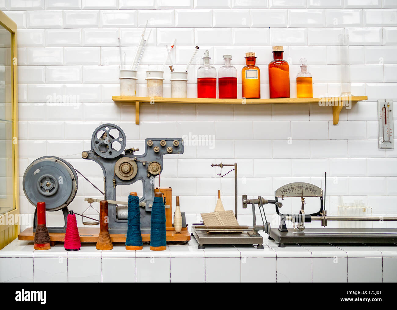 Lab equipment vintage hi-res stock photography and images - Alamy