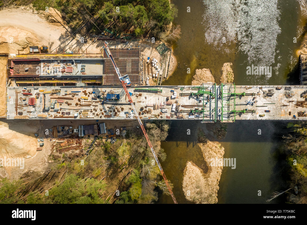 Drone flying under bridge hi-res stock photography and images - Alamy