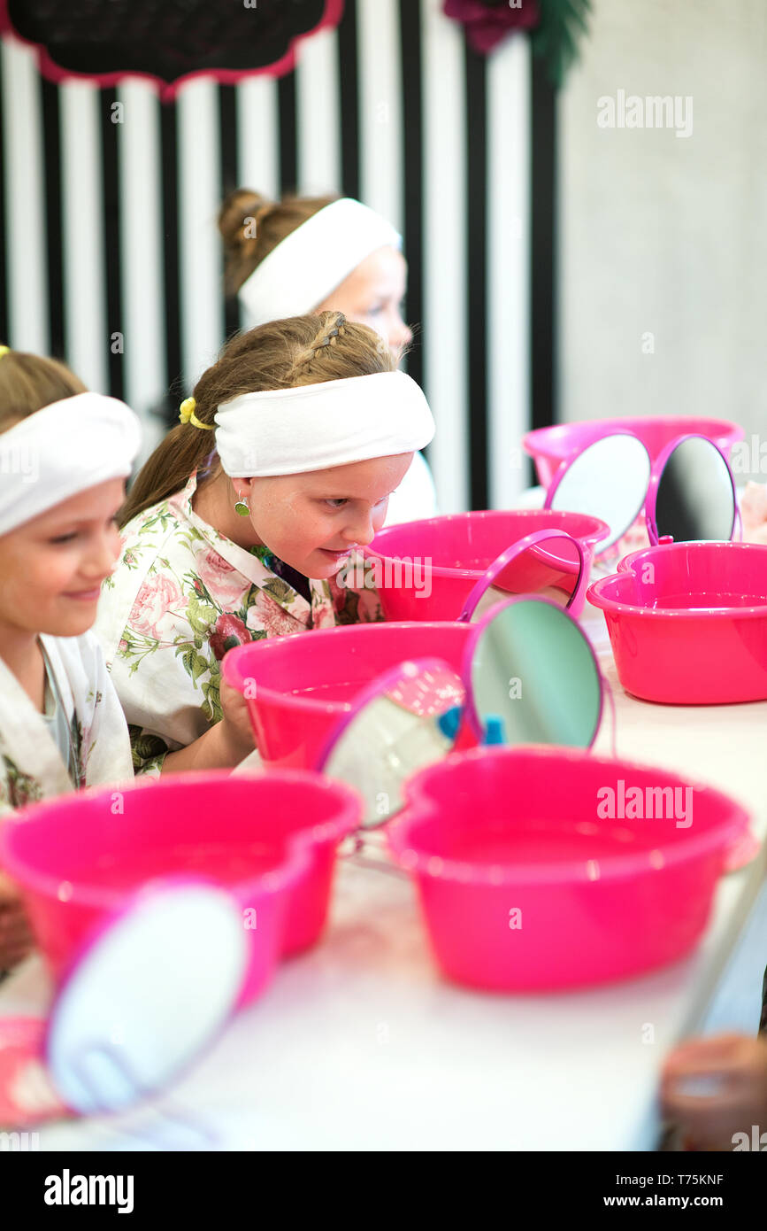 Girls Spa Party High Resolution Stock Photography and Images - Alamy