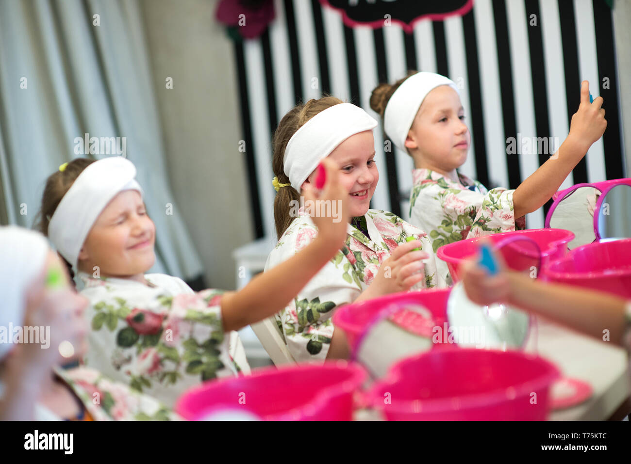 Girls spa party hi-res stock photography and images - Alamy