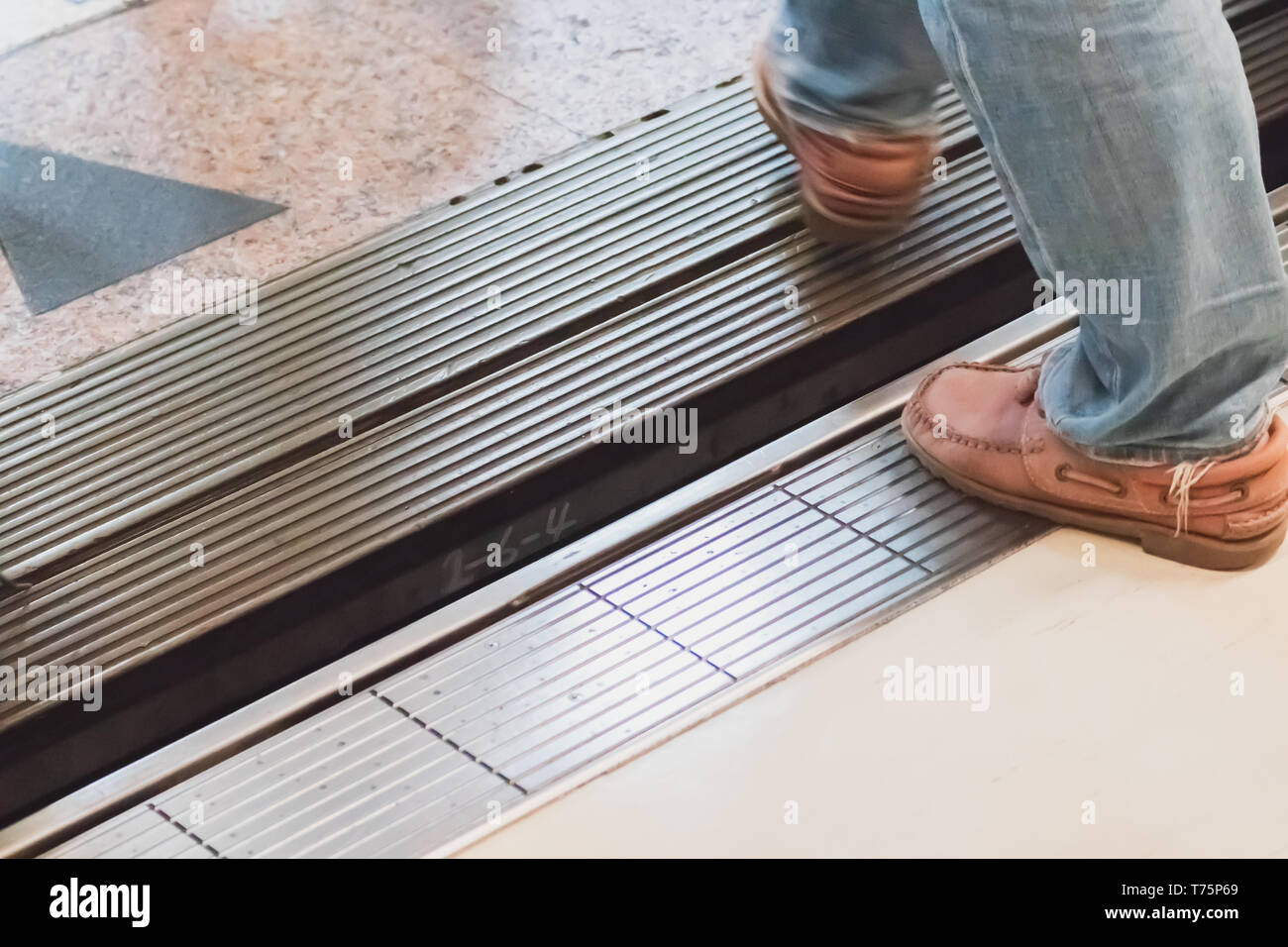 Gap between train and platform hi-res stock photography and images - Alamy