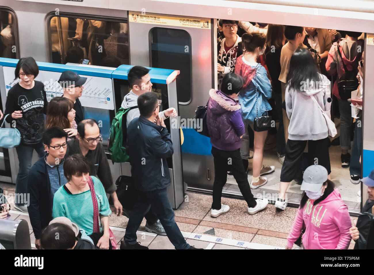 Taipei, Taiwan: Crowd of arrival commuter leaving a cram and crowded ...