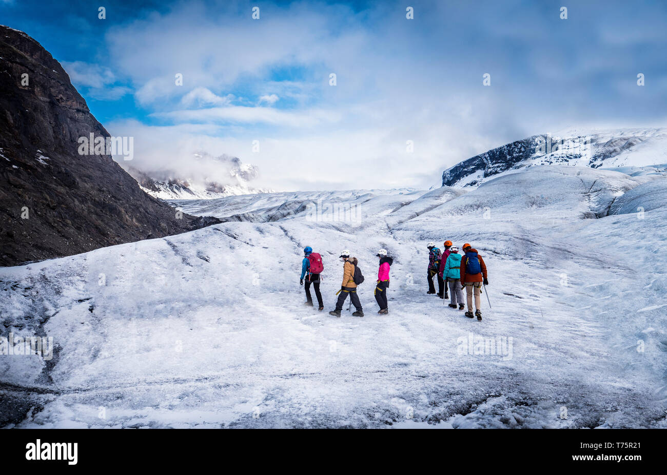Professional mountaineers hi-res stock photography and images - Alamy