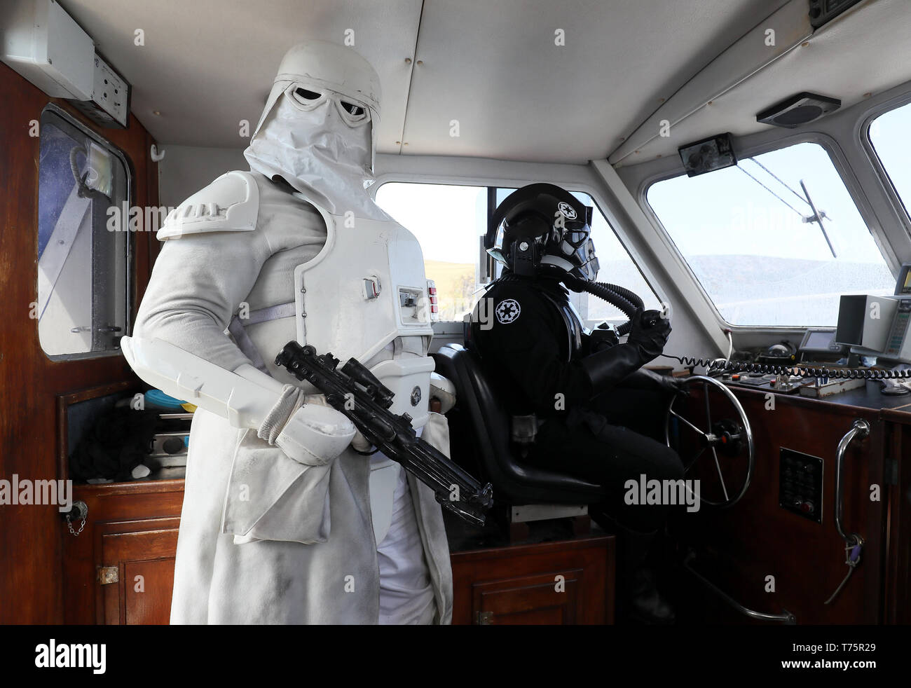 Tie fighter hi-res stock photography and images - Alamy