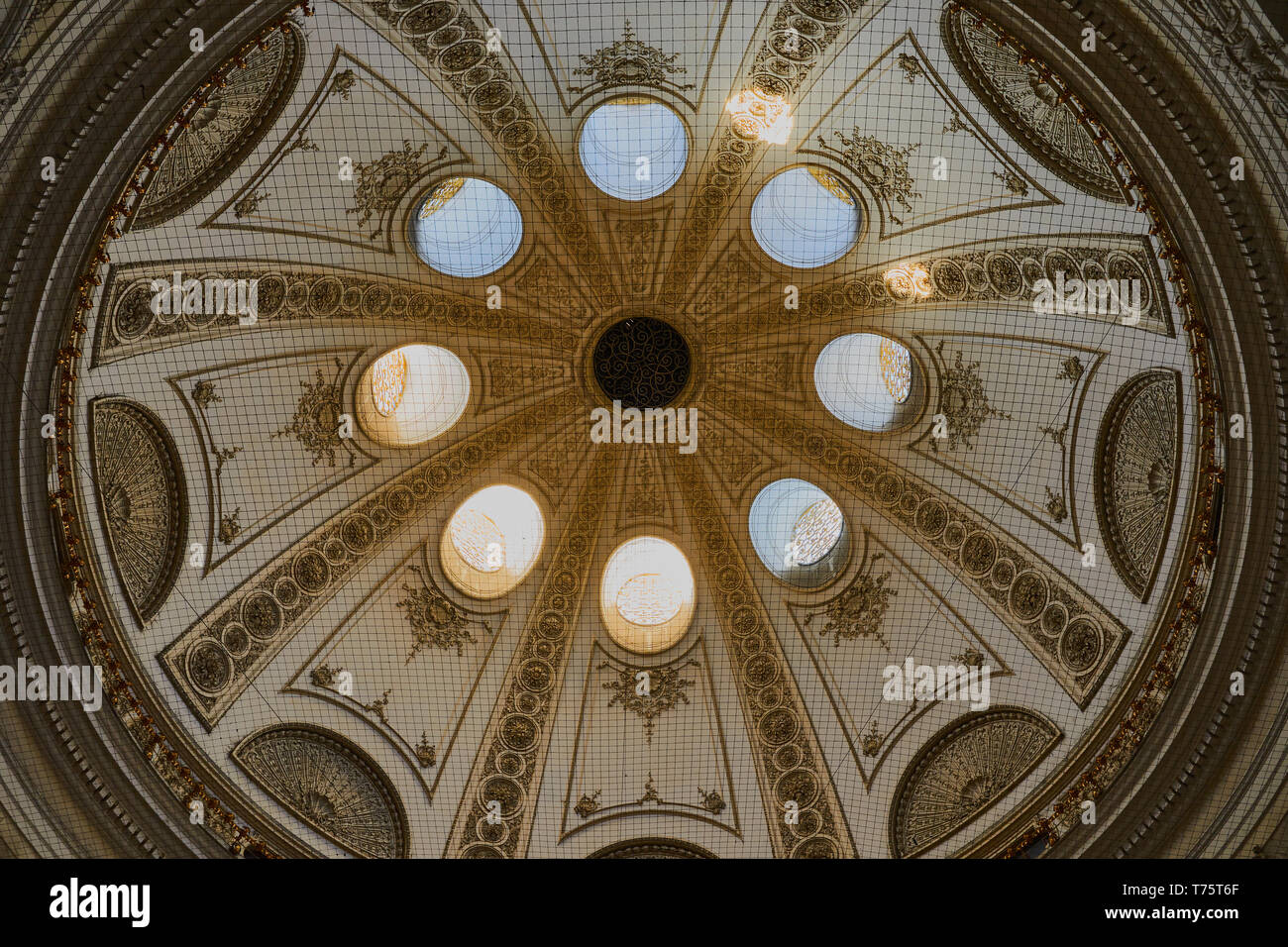 Beautiful palace ceiling Stock Photo - Alamy