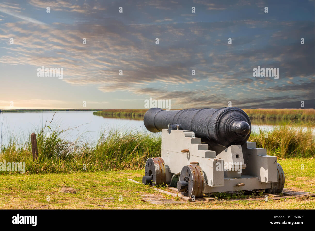 Old english cannon fort hi-res stock photography and images - Alamy