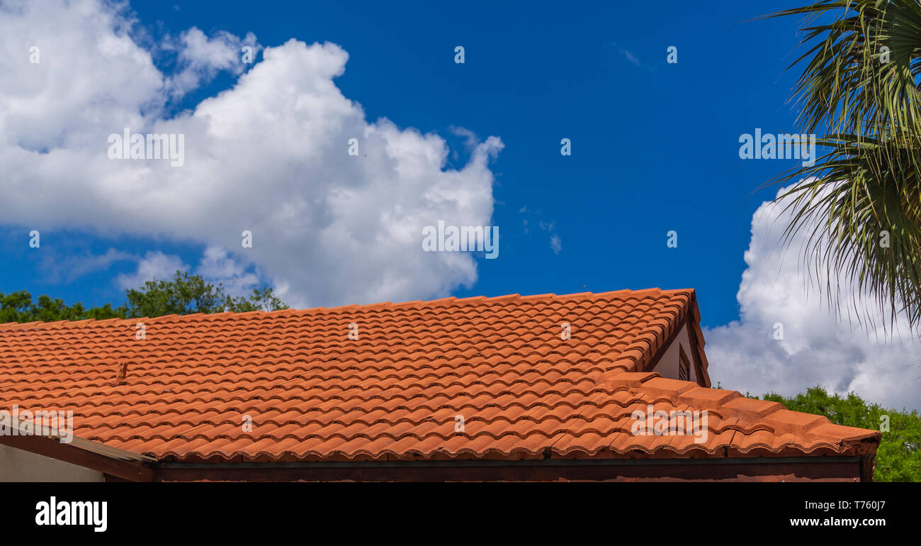 Red clay ceramic tile roofing hi-res stock photography and images - Alamy
