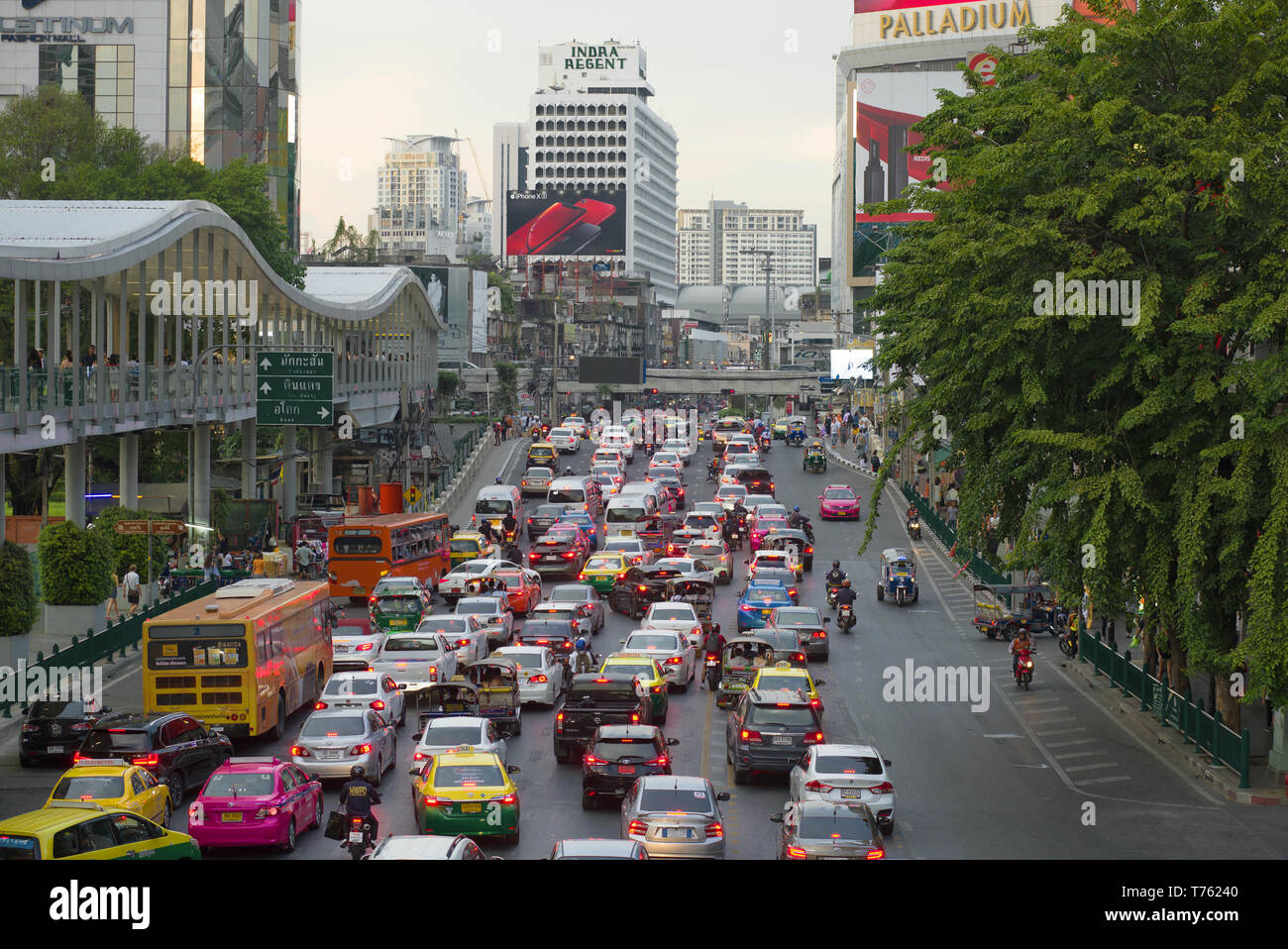 BANGKOK, THAILAND - JANUARY 02, 2019: Evening traffic jam on ...