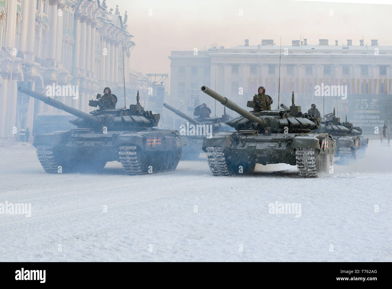 Tank t 72 hi-res stock photography and images - Alamy