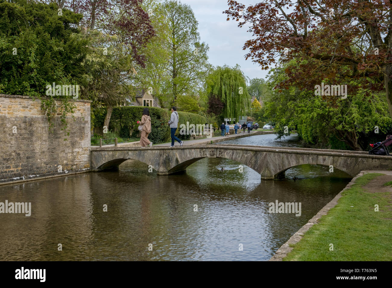Bridges over River Windrush, Bourton on the Water, Cotswolds ...