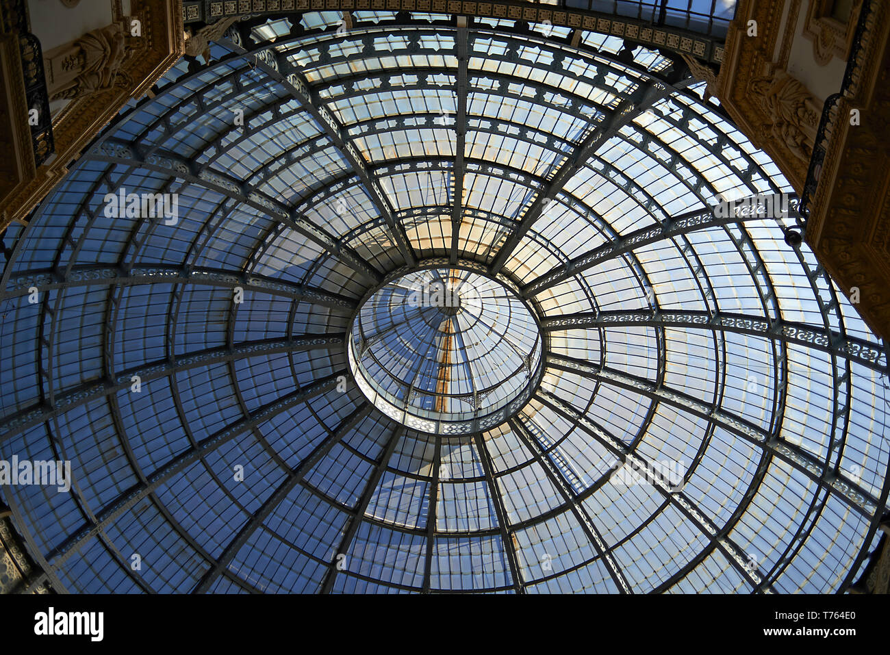 Amazing glass roof at Galleria Vittorio Emanuele a luxury shopping ...